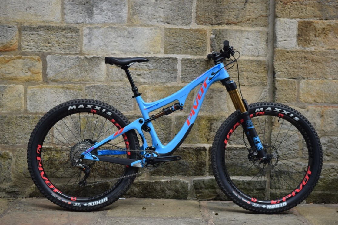 First Look: Pivot Switchblade – Singletrack World Magazine