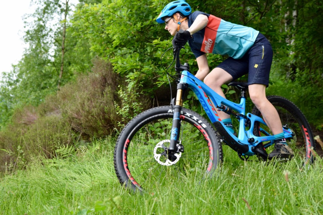 First Look: Pivot Switchblade – Singletrack World Magazine