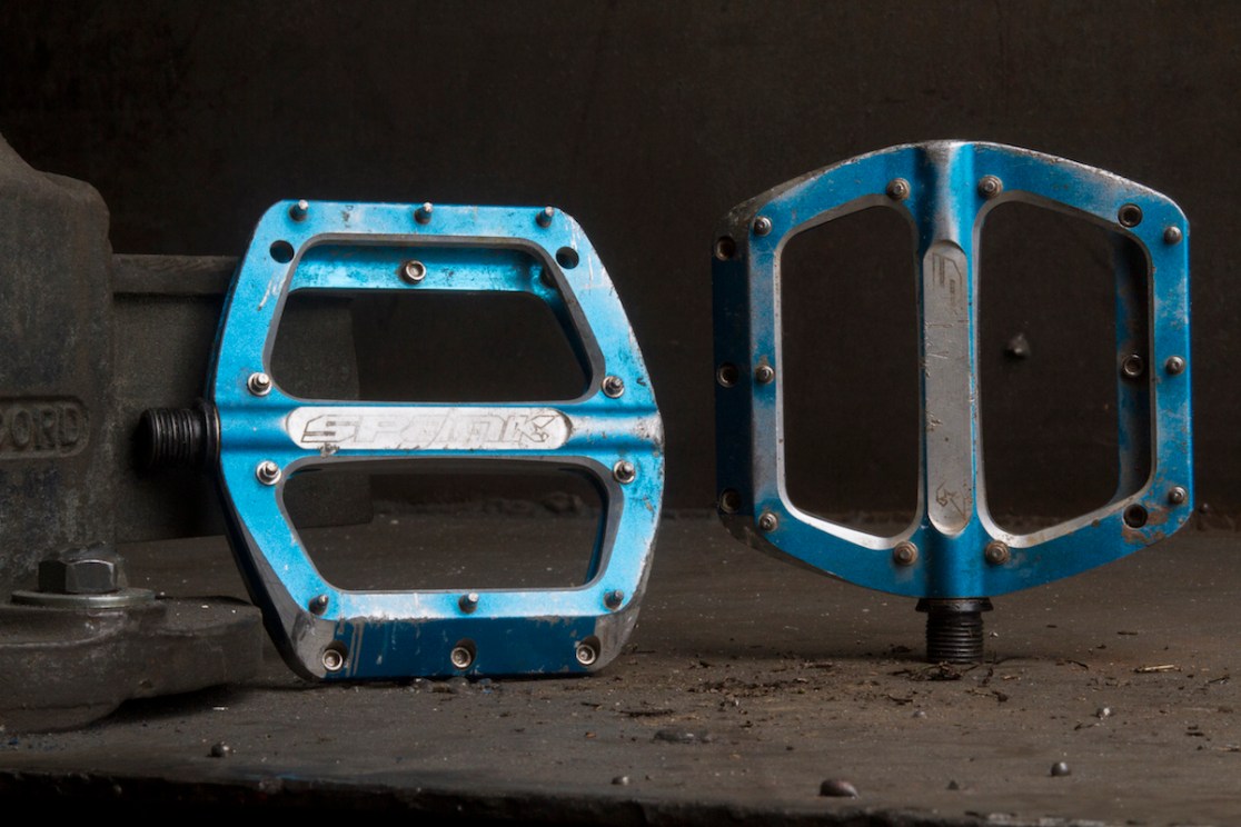 17 Flat Pedals Tested & Reviewed – Singletrack World Magazine